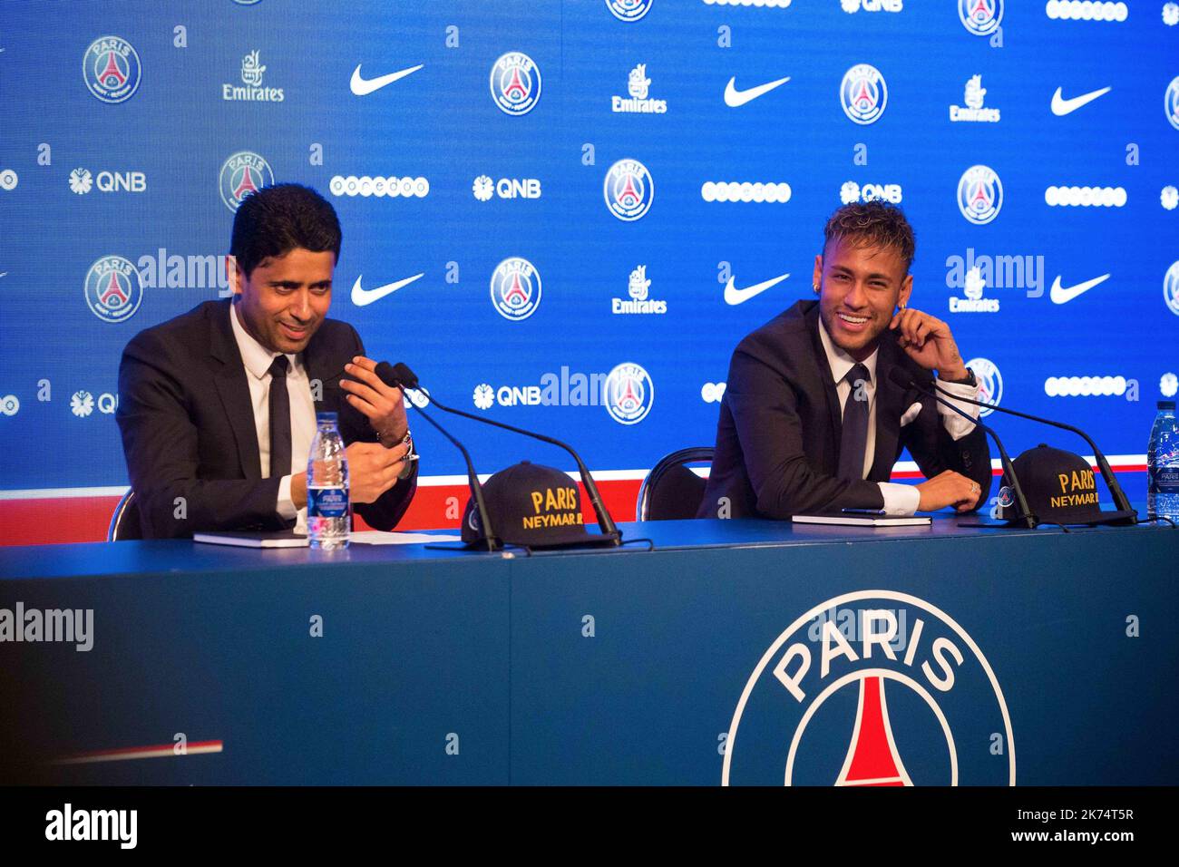 Neymar signing for psg hi-res stock photography and images - Alamy