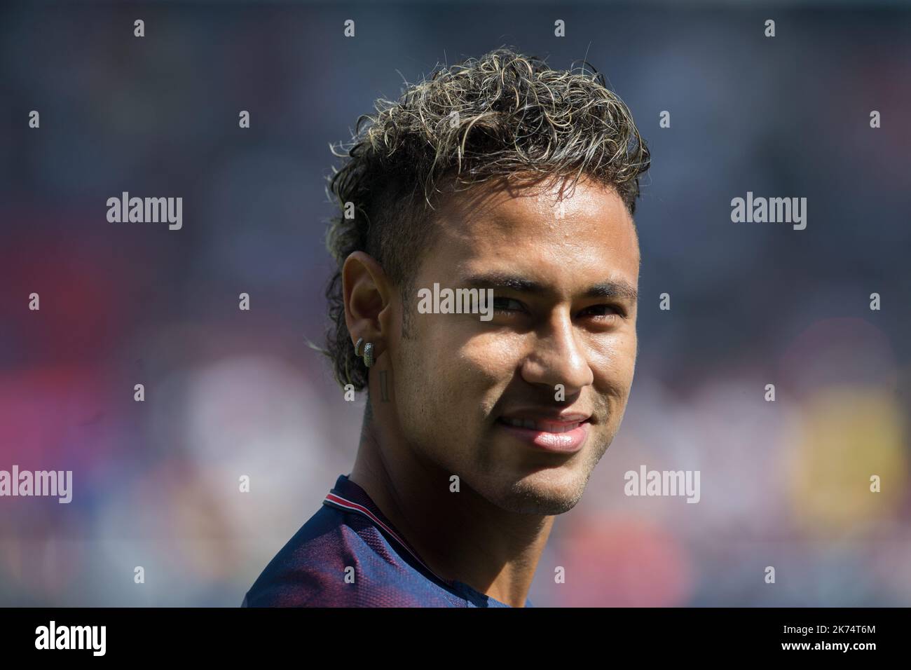 Le nouveau joueur du Paris Saint Germain Neymar Jr lors de sa presentation au public du parc des ...