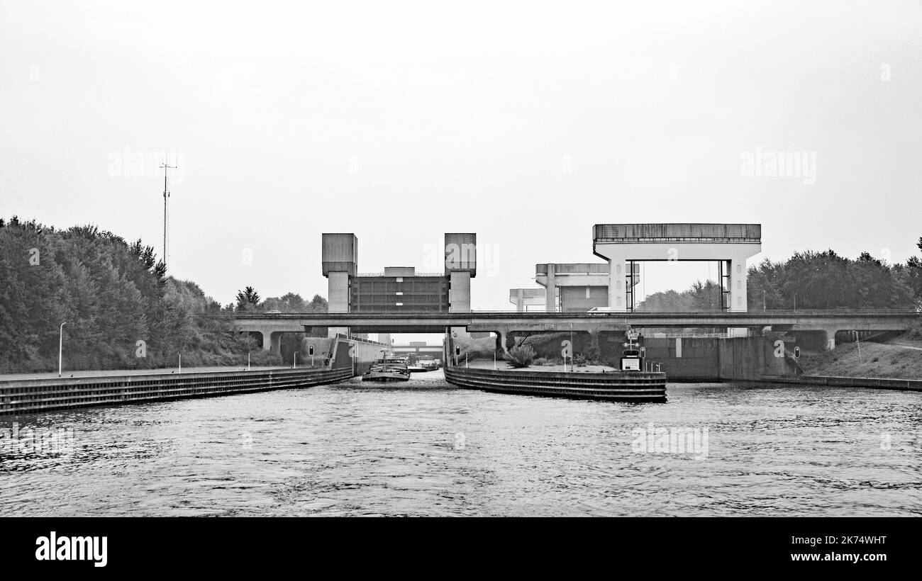 Boats lock on river Black and White Stock Photos & Images - Alamy