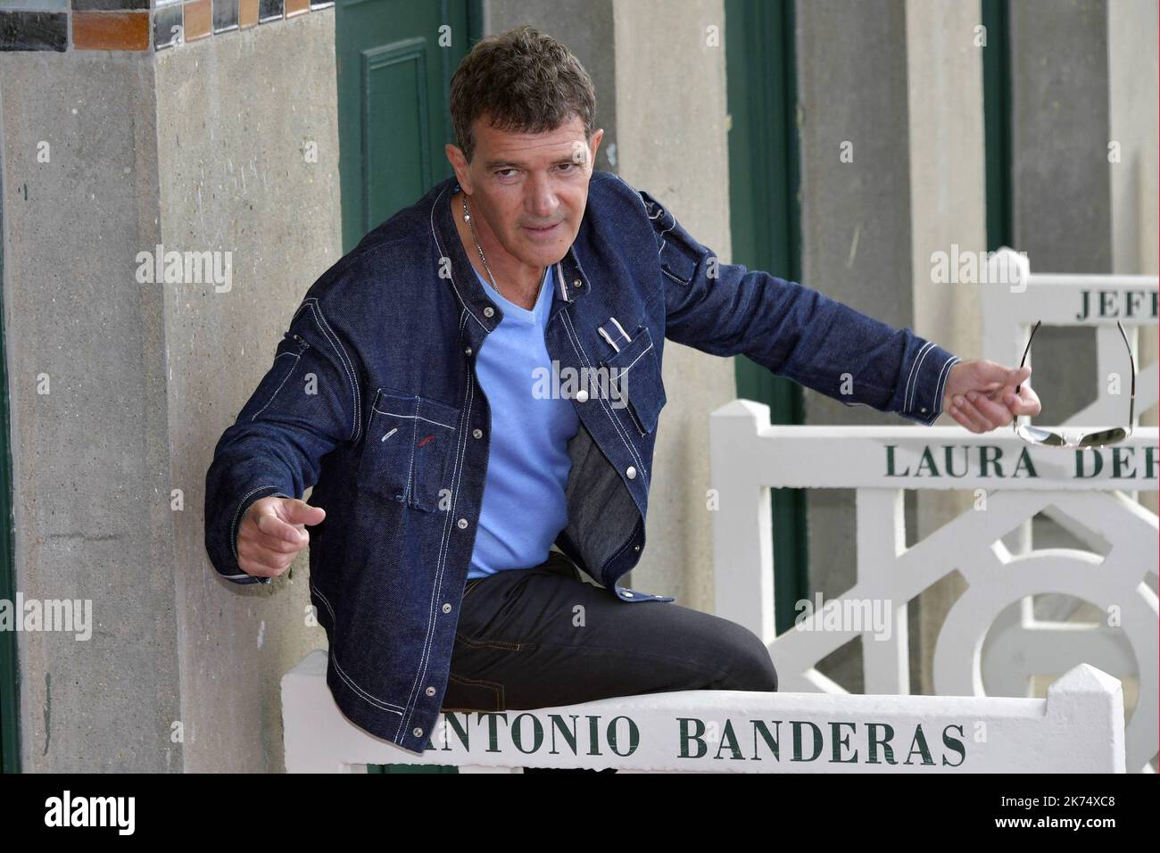 Film The music of silence . Premiere. Antonio Banderas Stock Photo - Alamy