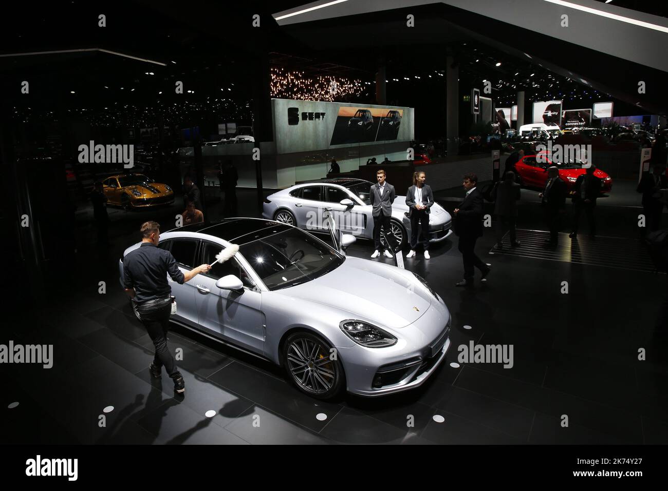 Porsche show stand hi-res stock photography and images - Alamy