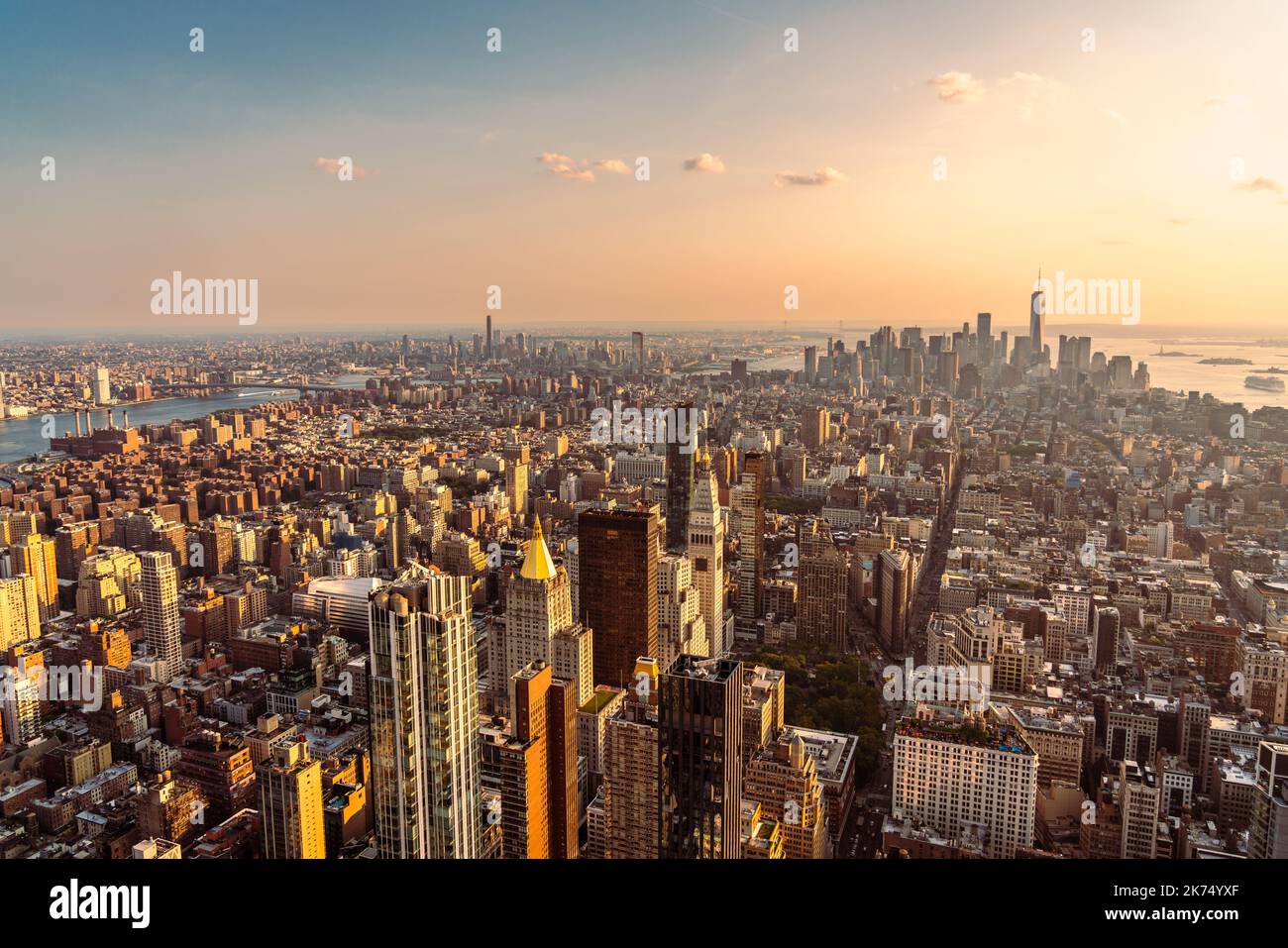 Rising sun over a city hi-res stock photography and images - Alamy