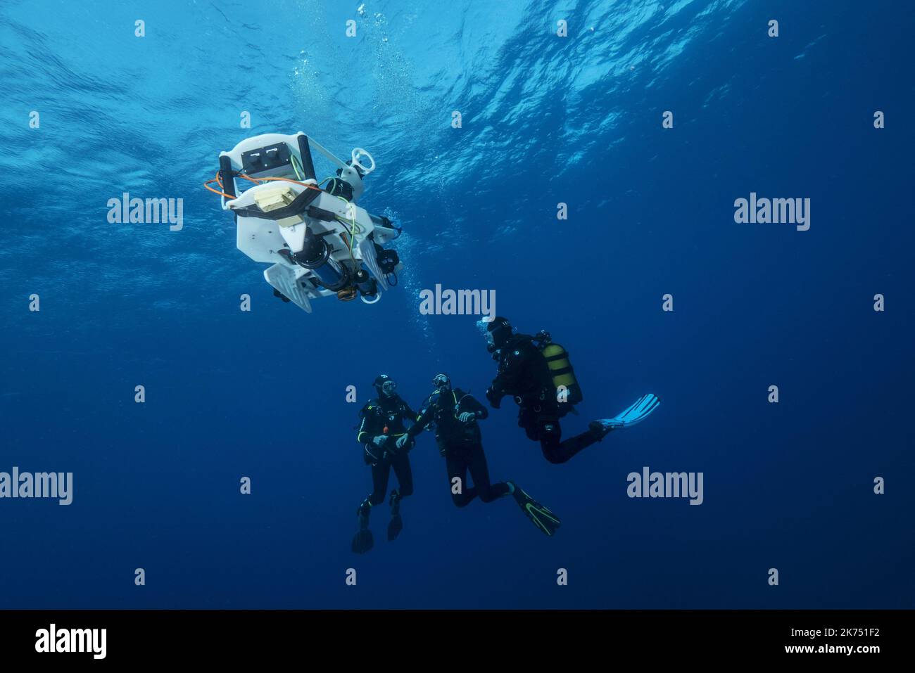 iBubble: Underwater Camera. Here, Beluga the first prototype autonomous ...