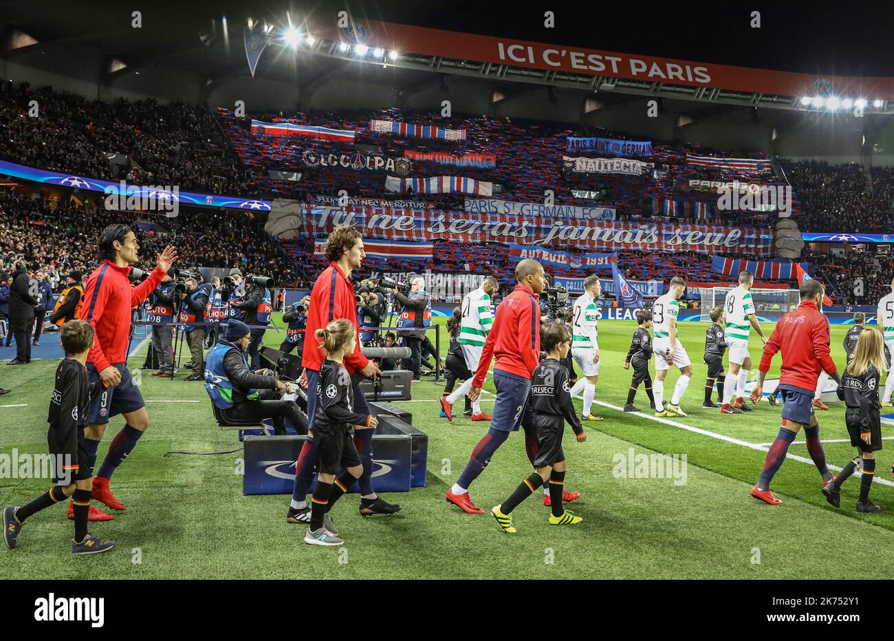 Paris Saint-Germain players walk out before the game Stock Photo - Alamy