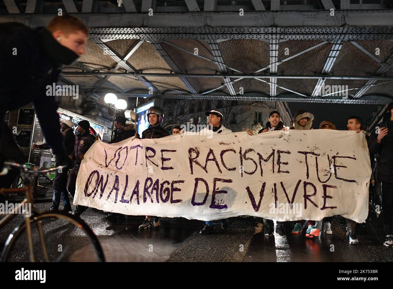 Banderole avion hi-res stock photography and images - Alamy