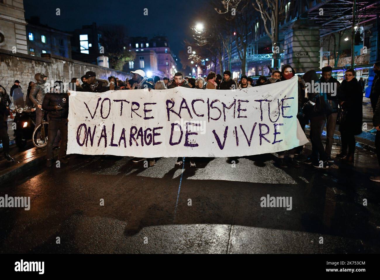 Banderole avion hi-res stock photography and images - Alamy