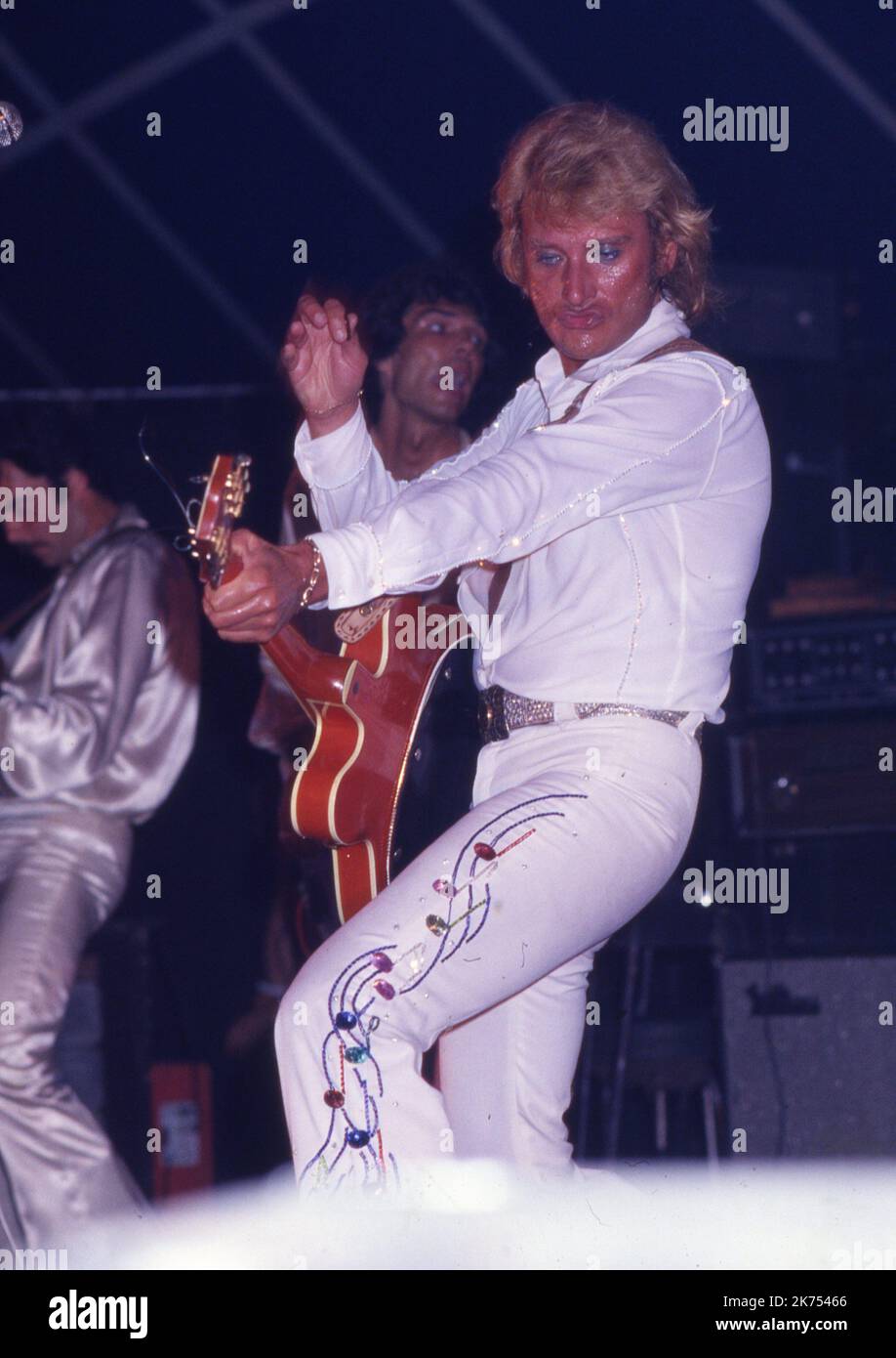 SAINT TROPEZ 12 12 2009 - HALLYDAY JOHNNY / 1977 IN ST TROPEZ FILES ...