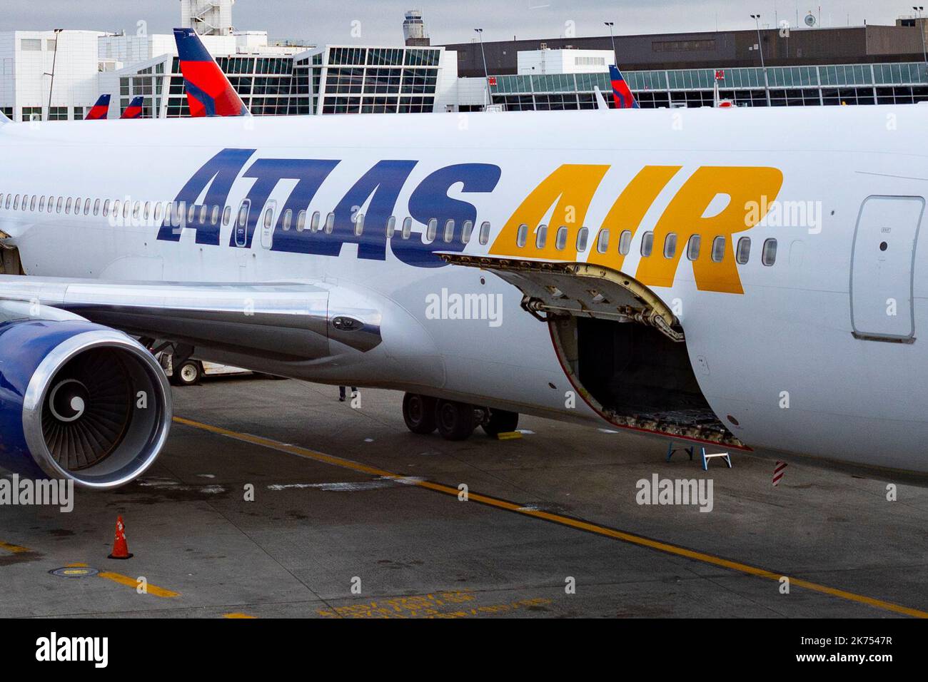 Pilot shortages hi-res stock photography and images - Alamy