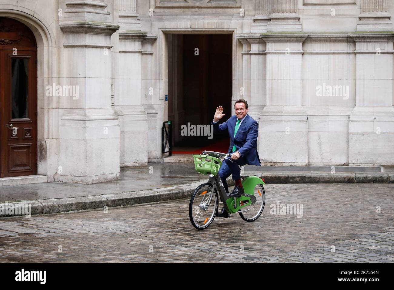 Mayor of Paris and C40 president receives R20 founder and former ...