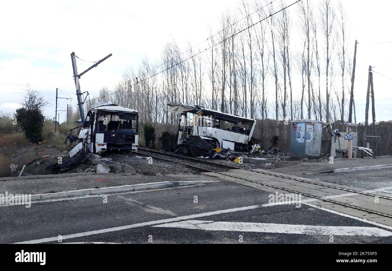School bus in crash with train - Five children dead and 19 injured in ...