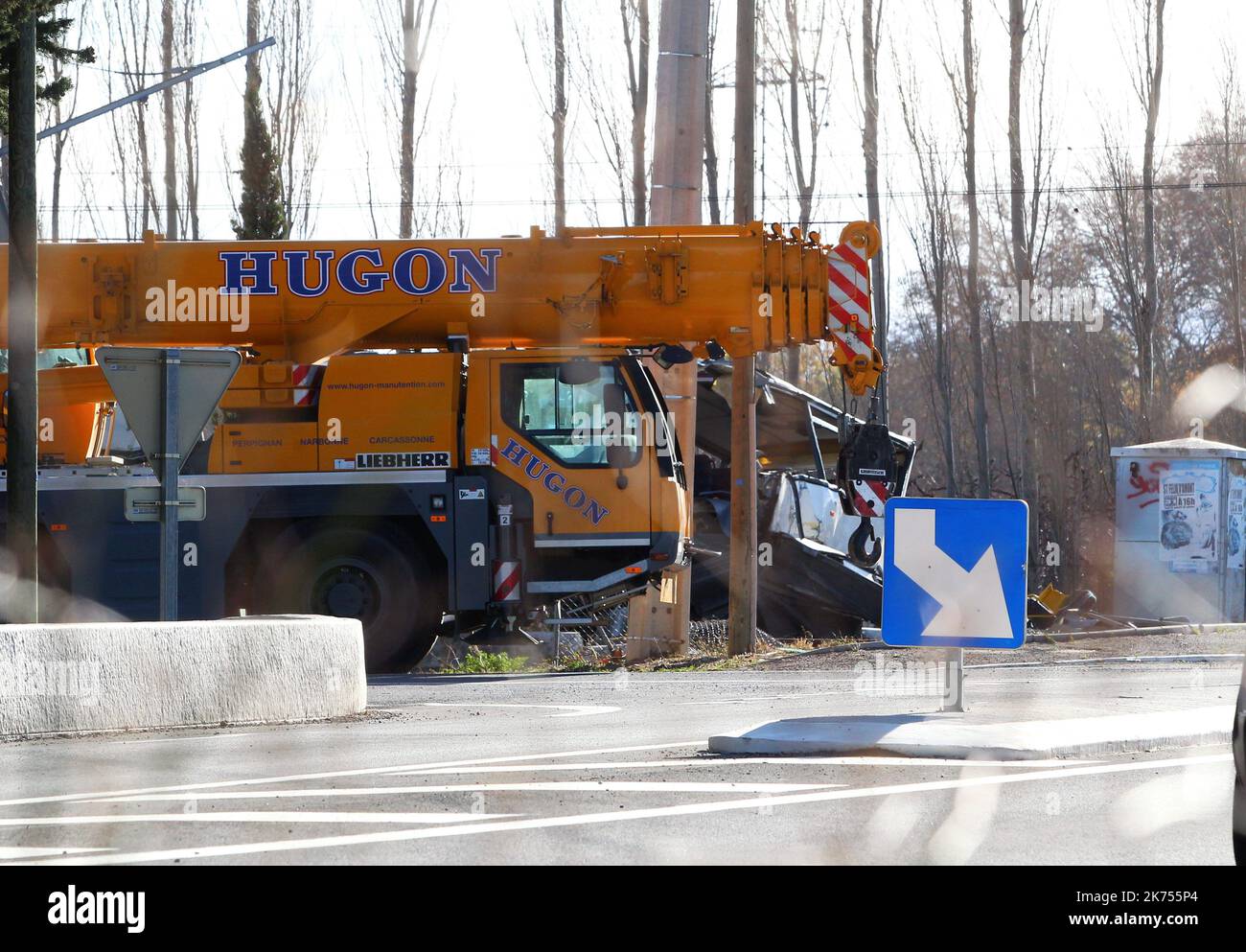 School bus in crash with train - Five children dead and 19 injured in ...