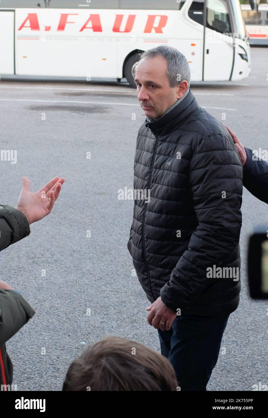 School bus in crash with TRAIN - Five children DEAD and 19 injured in ...