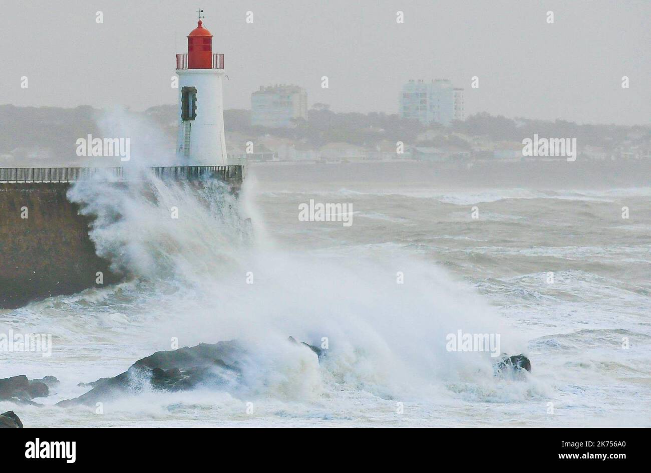 ©PHOTOPQR/OUEST FRANCE ; Le littoral Atlantique est touché par la ...