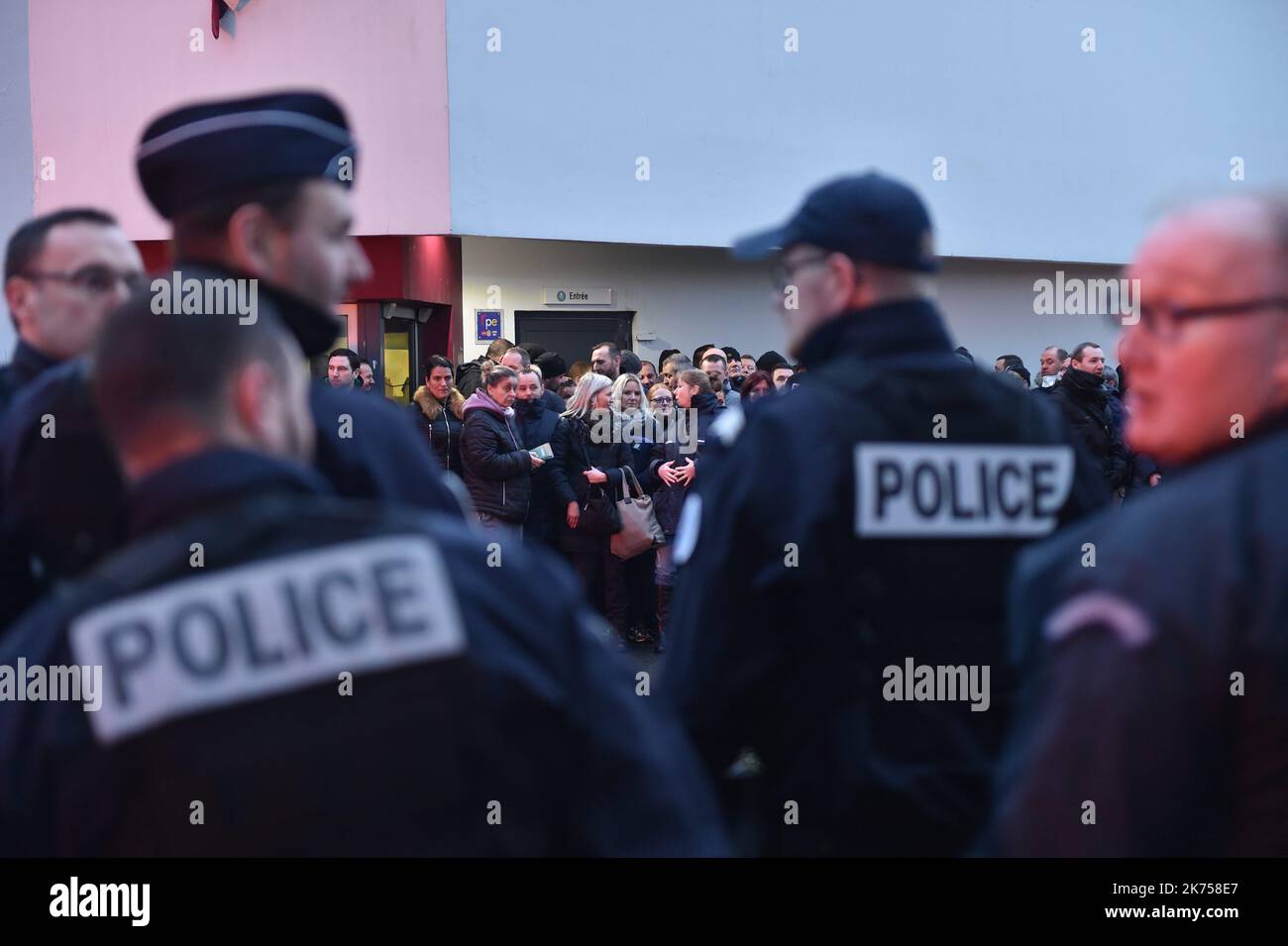 Prison guards continue to block prisons in protest at their working ...