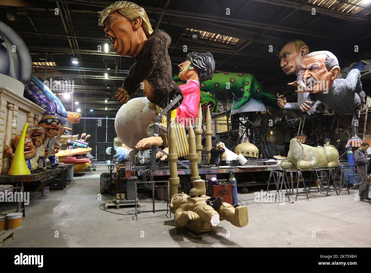 Carnival float construction hi-res stock photography and images - Alamy