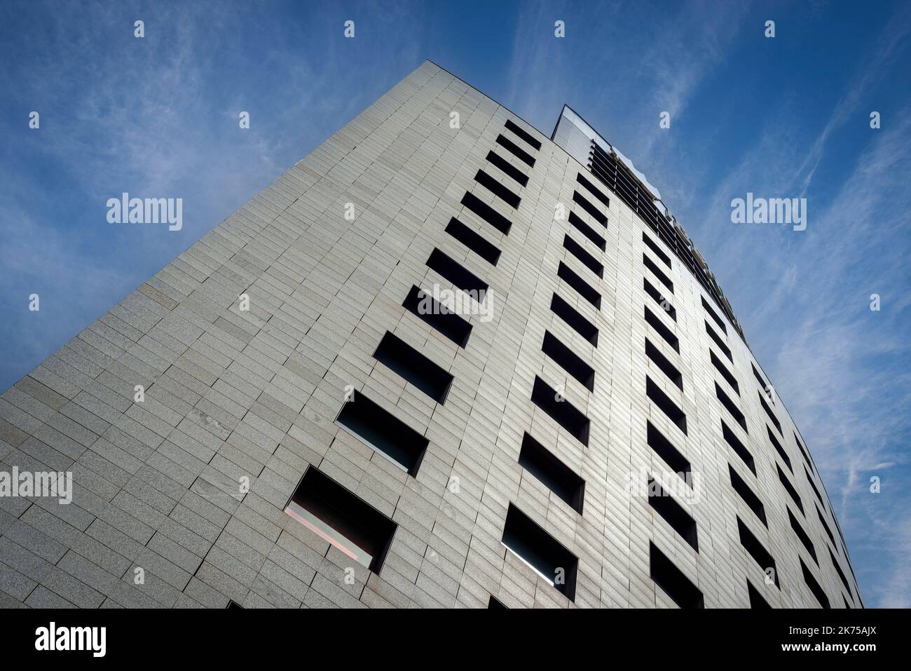Modern contemporary office building, looking up to a blue sky Stock ...