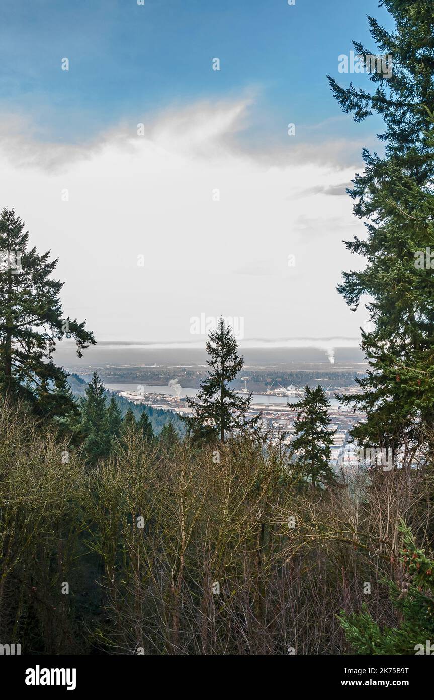 A view of the docks from the Pittock Mansion in Portland, Oregon Stock ...