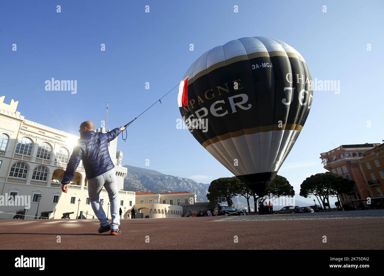 Monaco, march 26th 2018 The Monaco Aeronaut Club tests its new ...