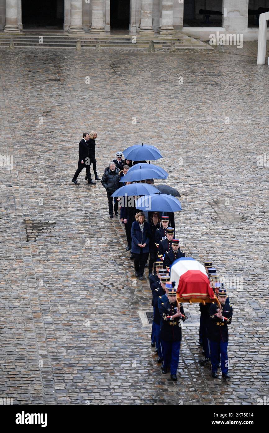 Uniforme in verticale hi-res stock photography and images - Alamy