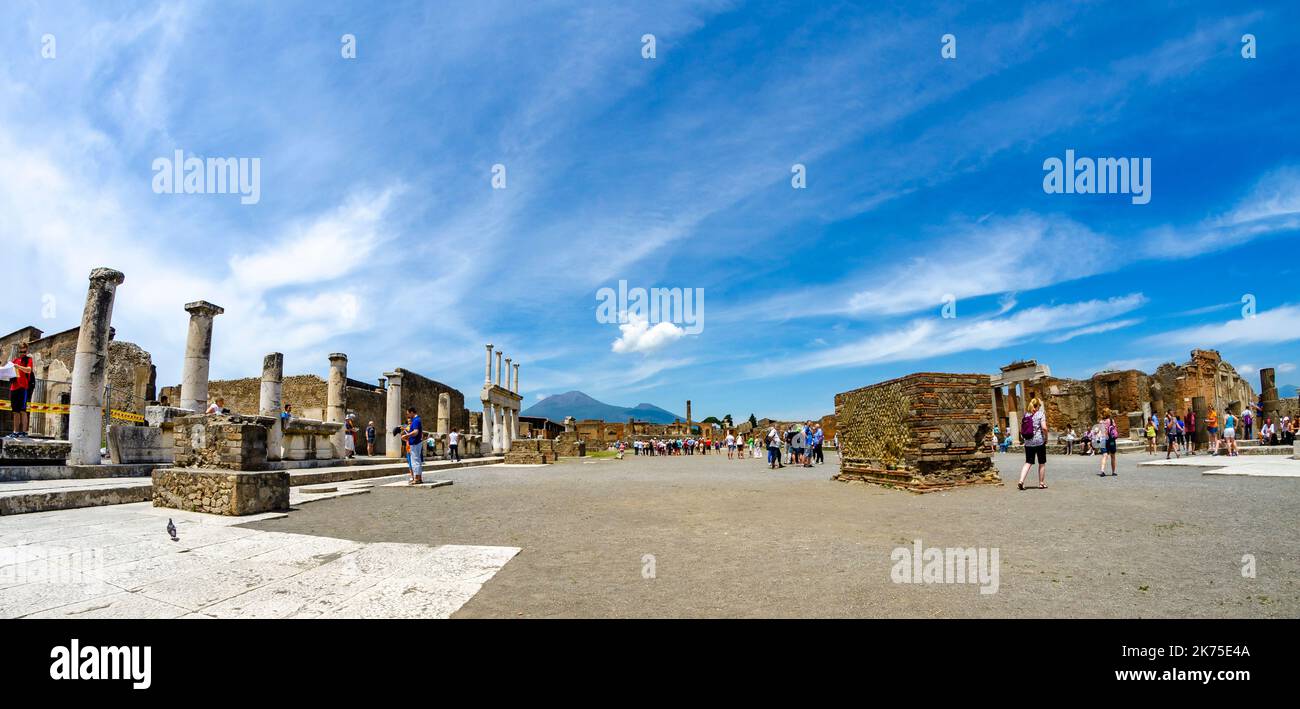 ancient ruins of the forum in pompeii Stock Photo - Alamy