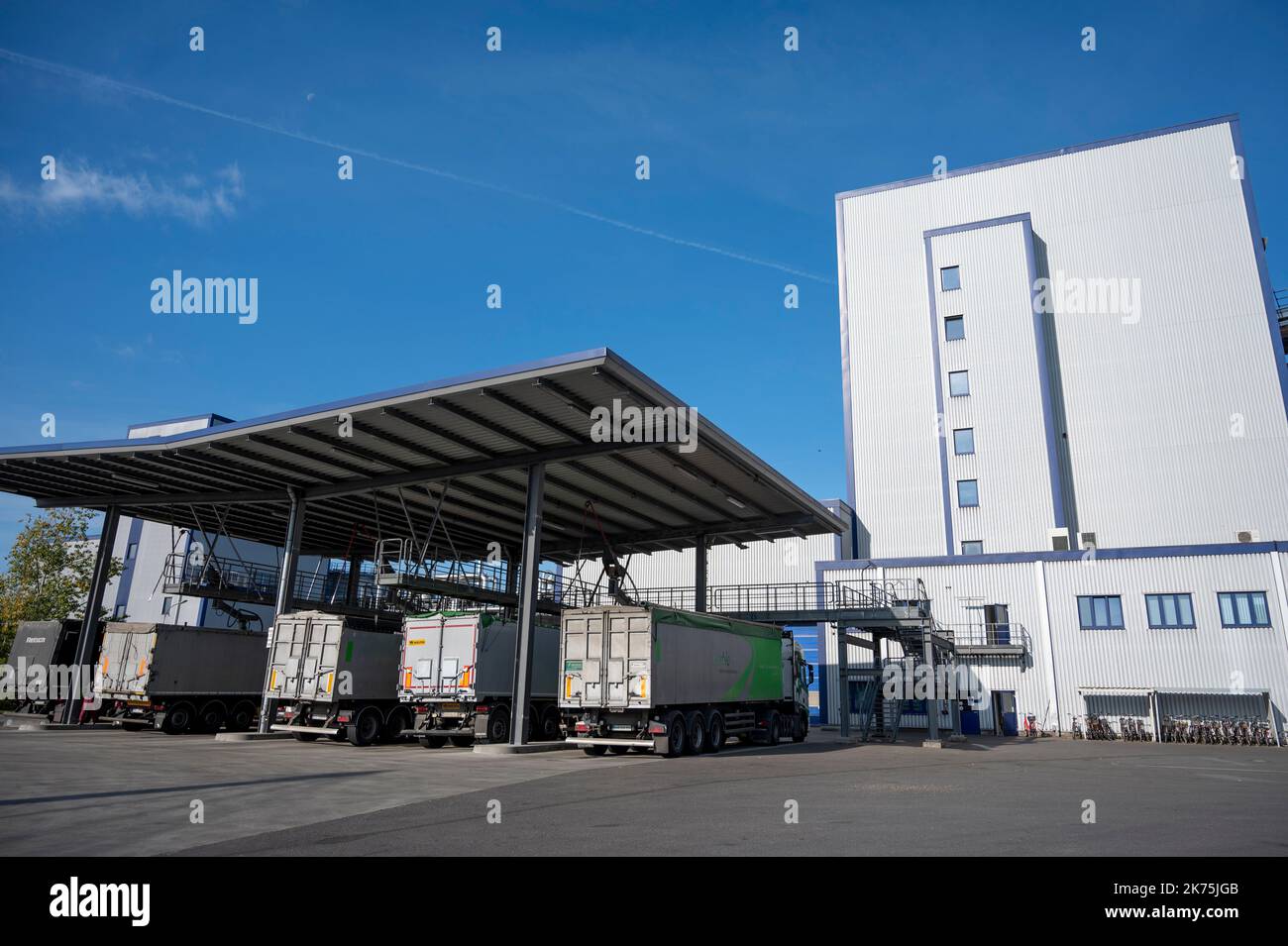 Schwedt, Germany. 17th Oct, 2022. Trucks are parked at the Verbio ...