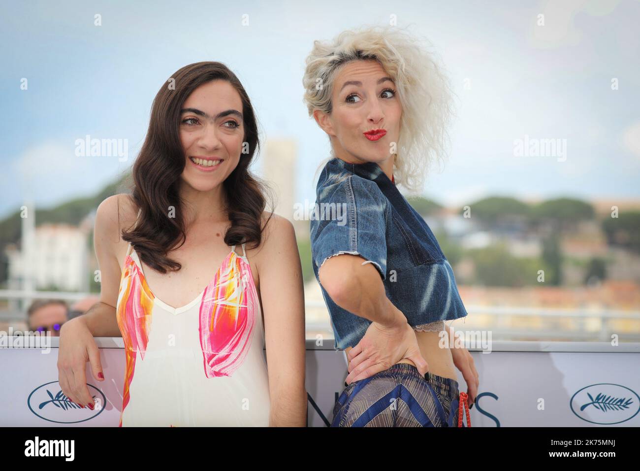 En presence Des actrices Tania CASCIANI (Argentine) & Romina INIESTA ...