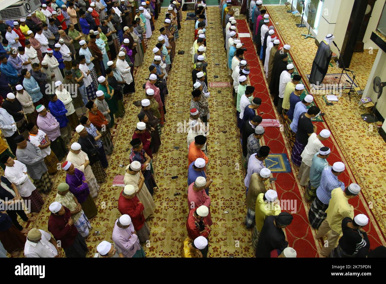 Tarawih prayers hi-res stock photography and images - Alamy
