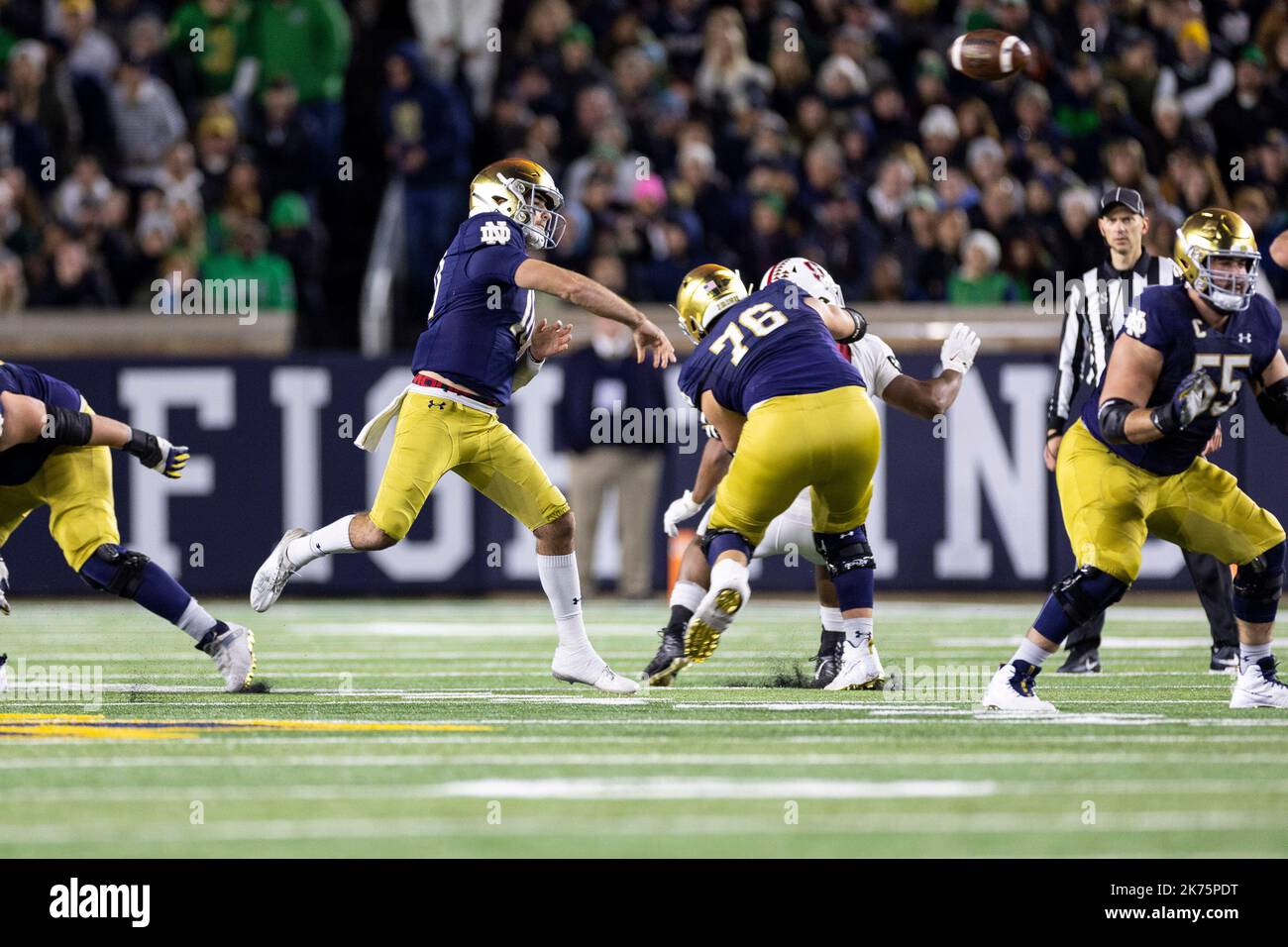 South Bend, Indiana, USA. 15th Oct, 2022. Notre Dame quarterback Drew ...