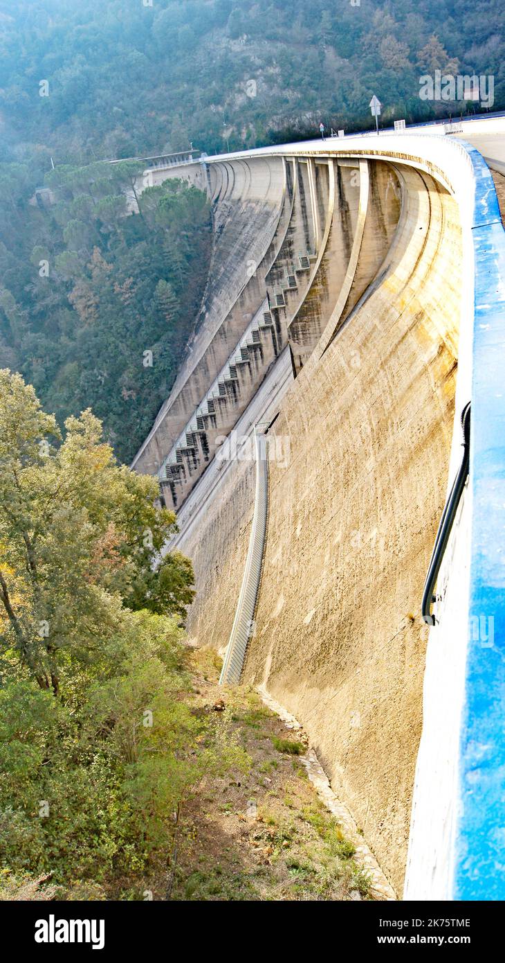 Pantano de Sau in Vilanova de Sau, Osona and de la Selva regions, Río ...