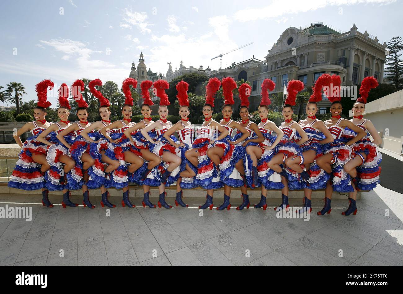 Cancan dancers moulin rouge hi-res stock photography and images - Alamy