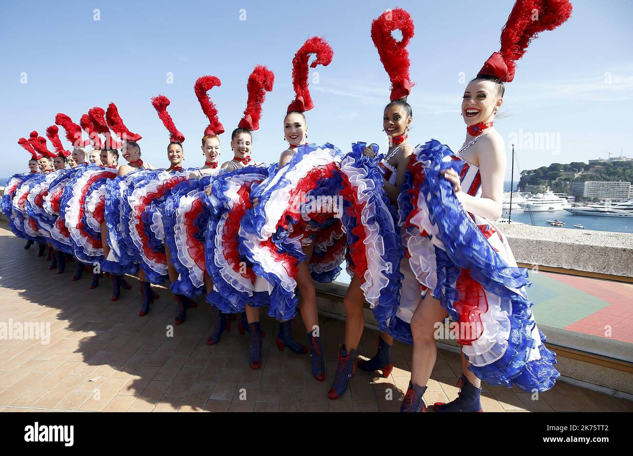 Cancan dancers moulin rouge hi-res stock photography and images - Alamy