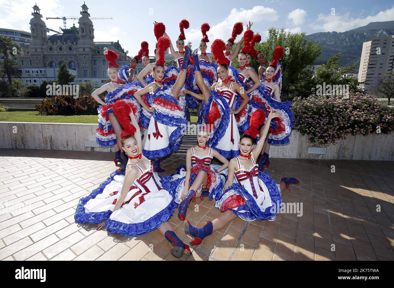 Moulin rouge dancers hi-res stock photography and images - Alamy