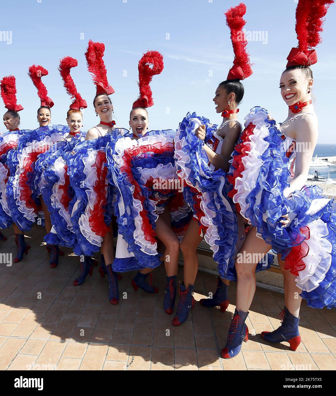 Moulin rouge dancers hi-res stock photography and images - Alamy