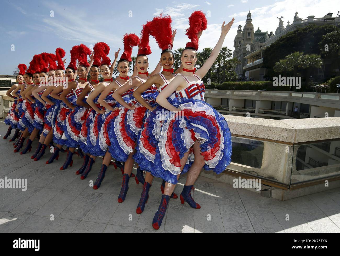 Cancan dancers moulin rouge hi-res stock photography and images - Alamy