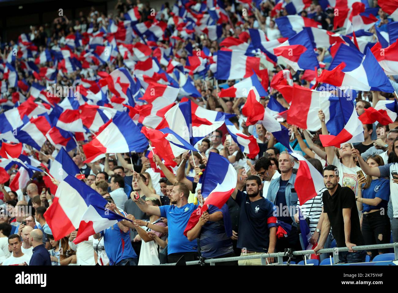 Les supporters de l'equipe de France de football Stock Photo - Alamy