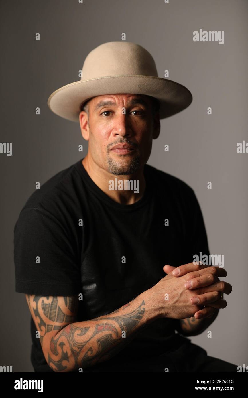 Ben Harper performing in Le Parisien newspaper headquarters in Paris ...