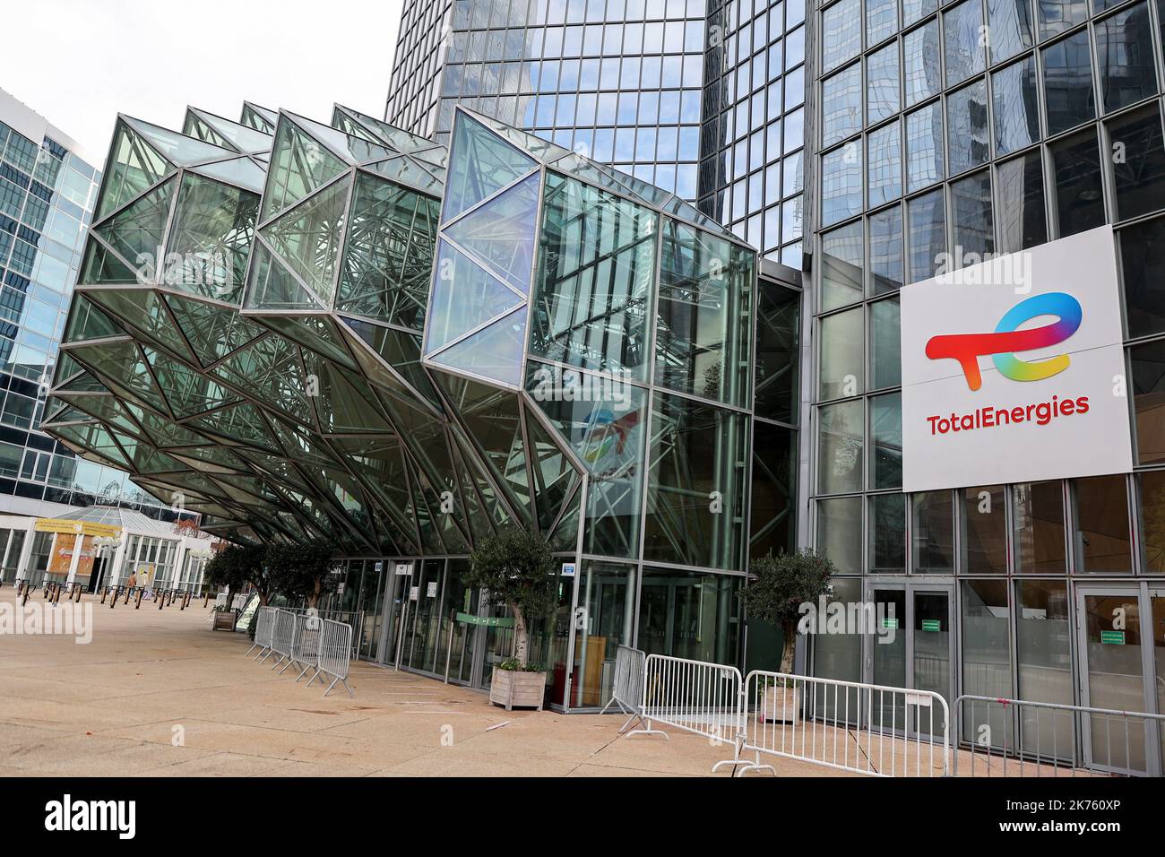 Paris, France. 16th Oct, 2022. View of the headquarters tower of the ...