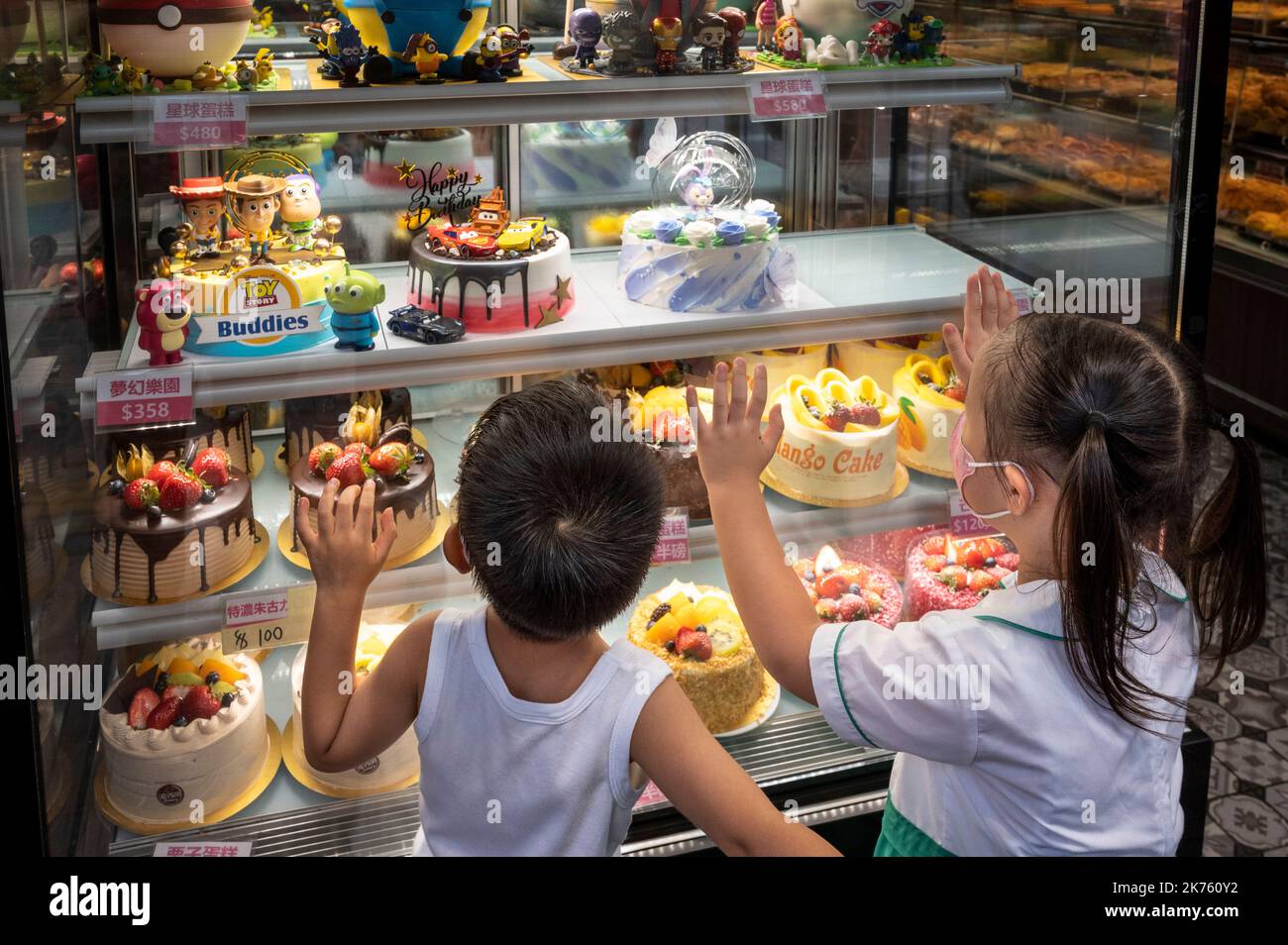 Children window shopping for cakes at a bakery shop in Hong Kong ...
