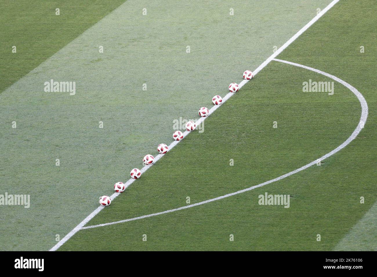 Balls aligned on the pitch © Pierre Teyssot / Maxppp Stock Photo - Alamy