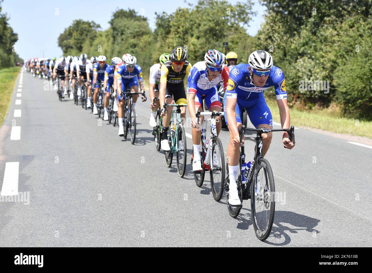 Le peloton emmené par l'équipe Quick-step Stock Photo - Alamy