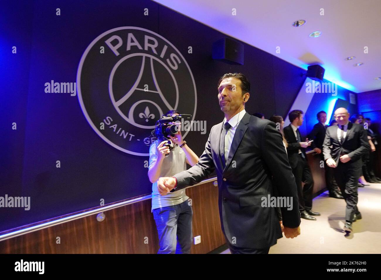 Gianluigi Buffon is unveiled as new goalkeeper for Paris Saint-Germain ...