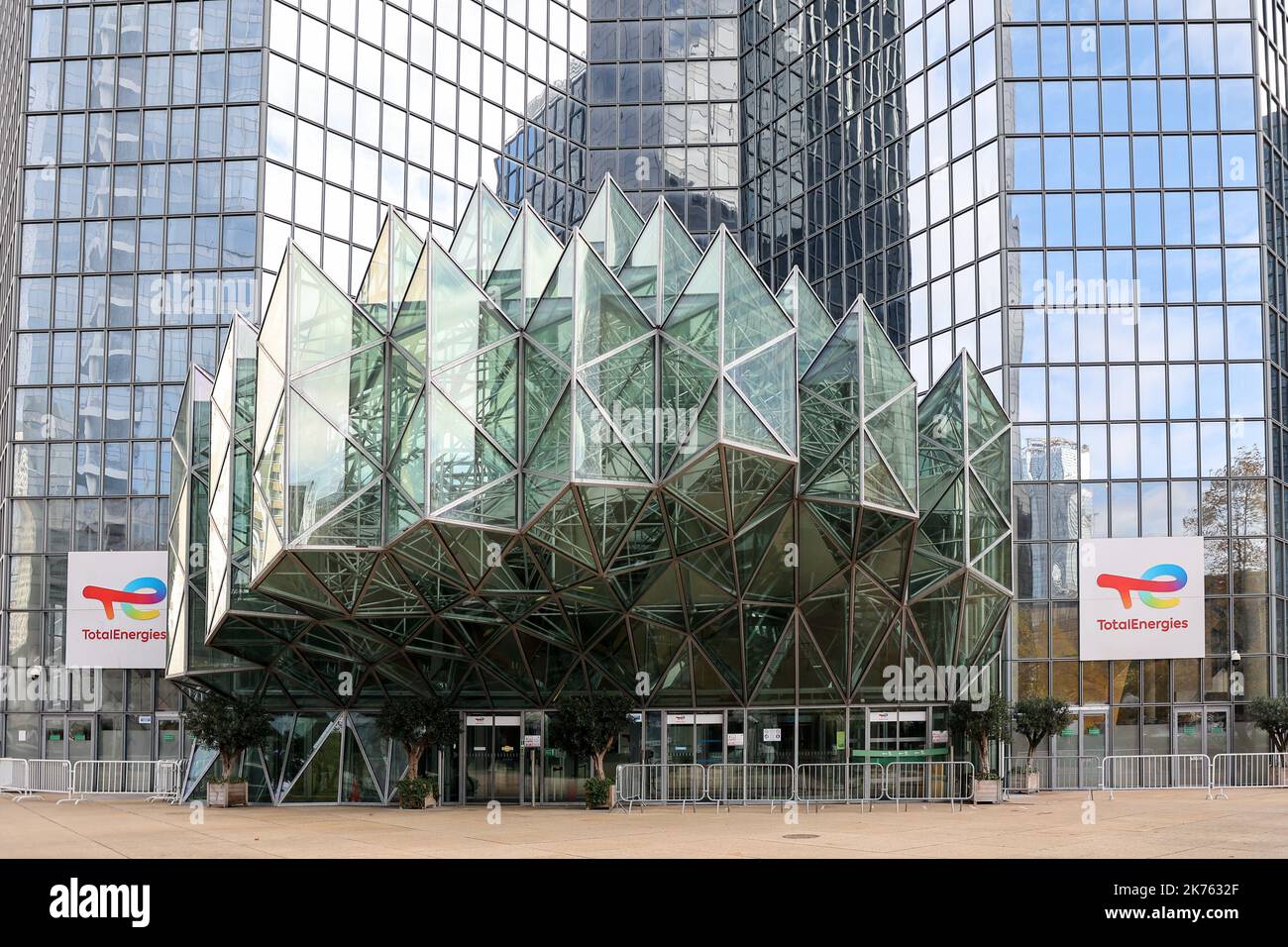 Totalenergies paris hi-res stock photography and images - Alamy