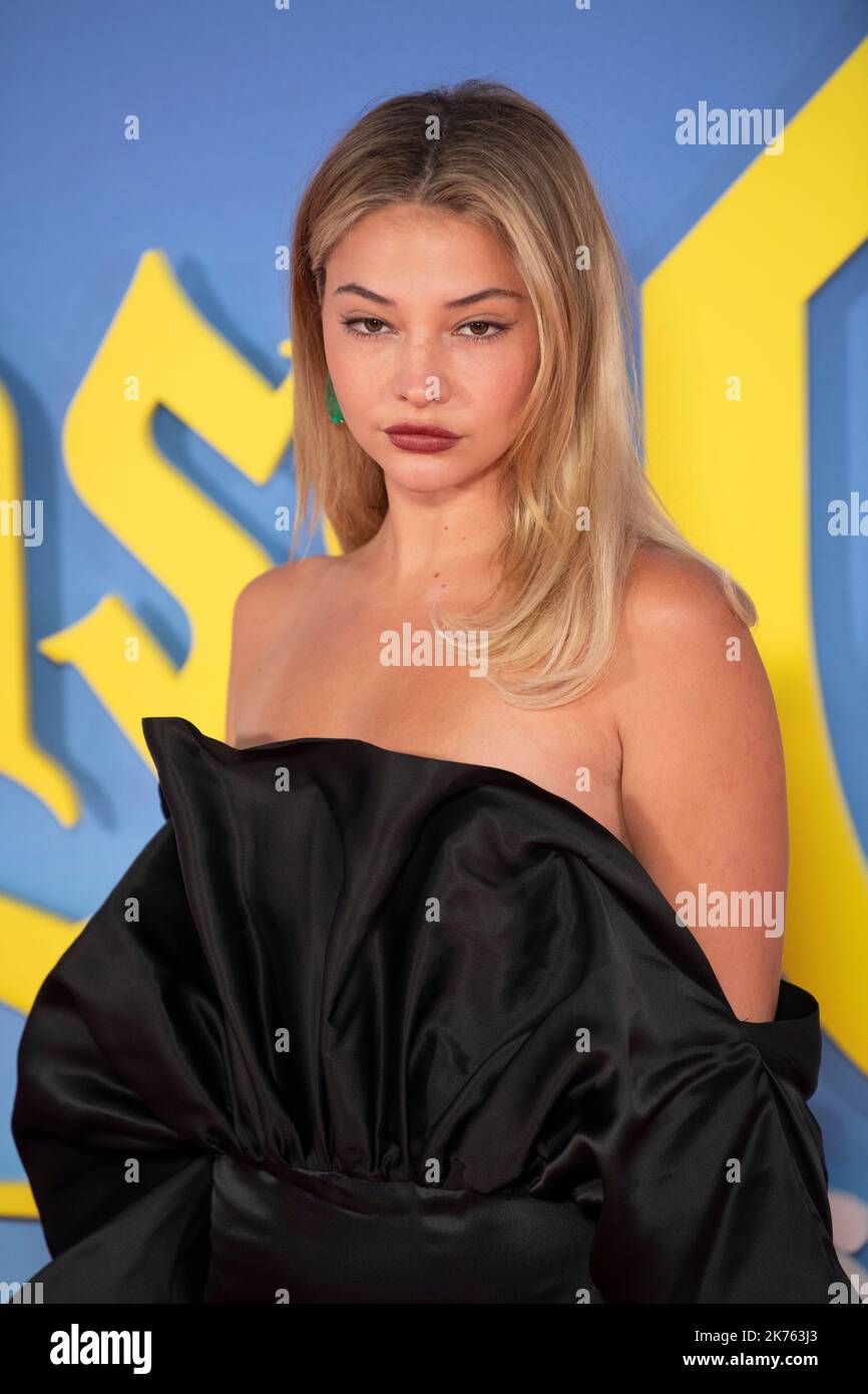 Madelyn Cline attends the "Glass Onion: A Knives Out Mystery" European ...