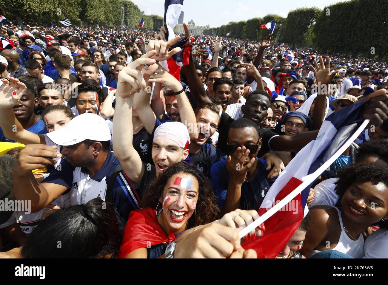 Fan zone de la tour eiffel hi-res stock photography and images - Alamy