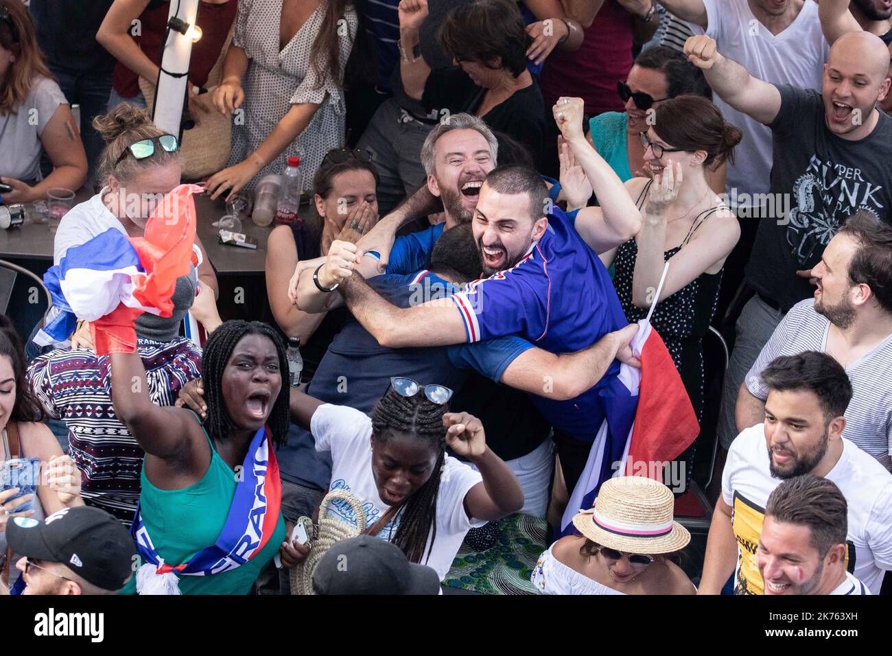 Christophe Morin / IP3 . French supporters look in a bar, the final of ...