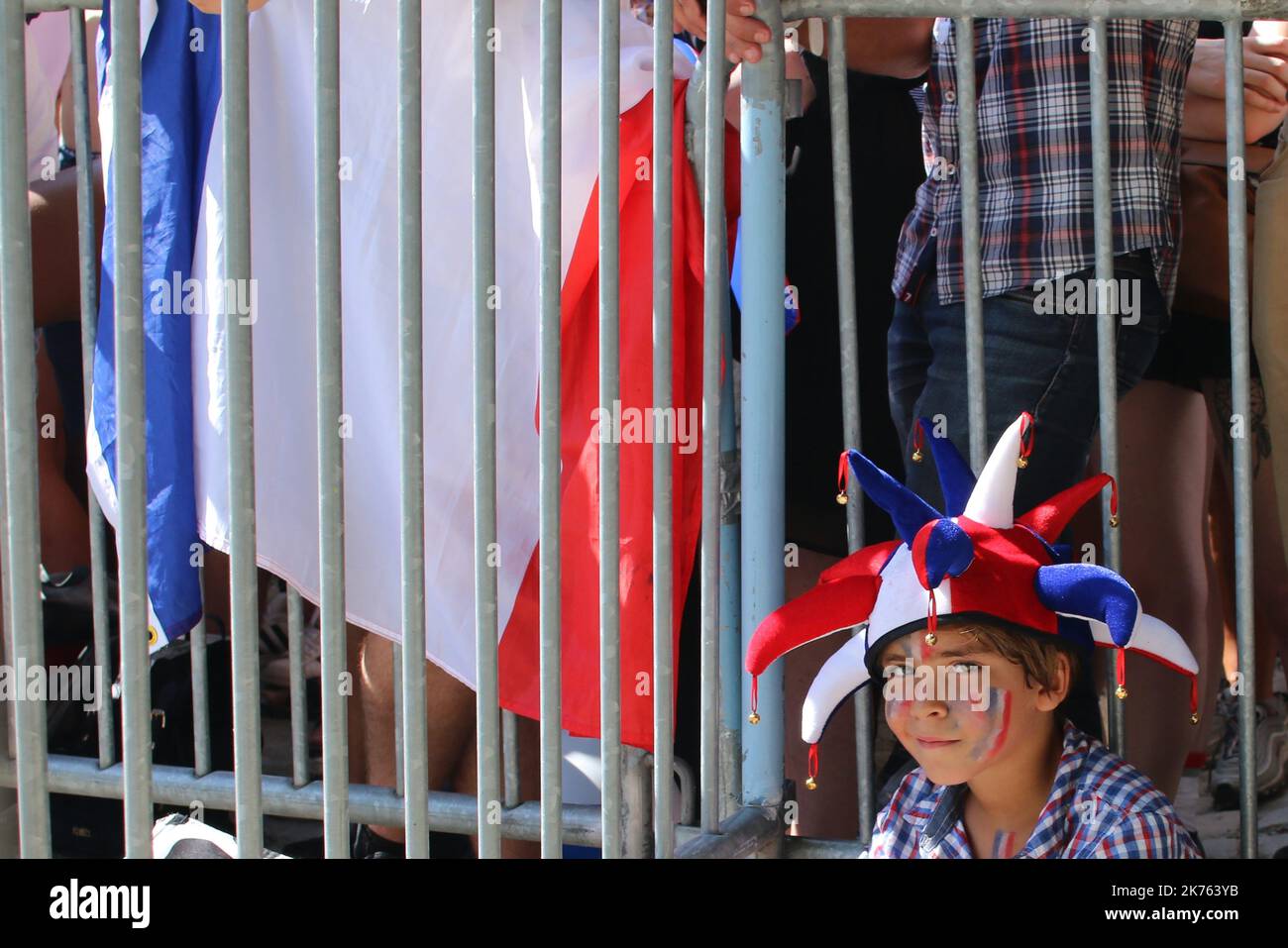 Thousands of supporters of the France team gathered to celebrate the ...