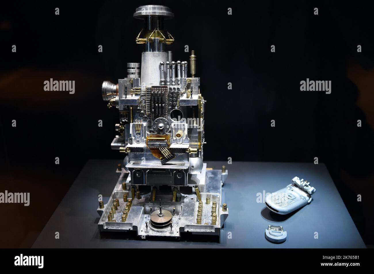 This communication device (accessory) is used to transmit Anakin's ...