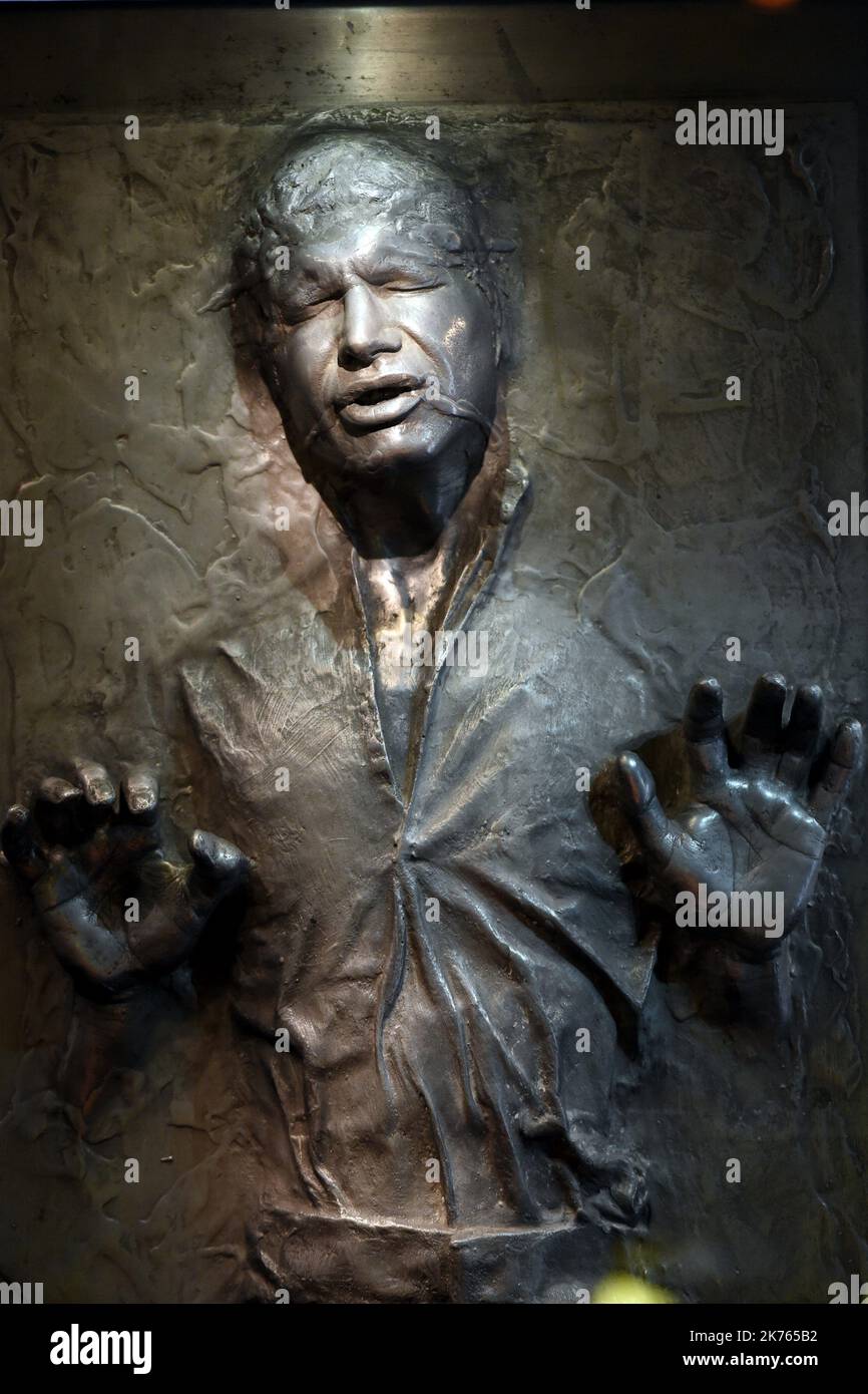 Han solo in carbonite hi-res stock photography and images - Alamy