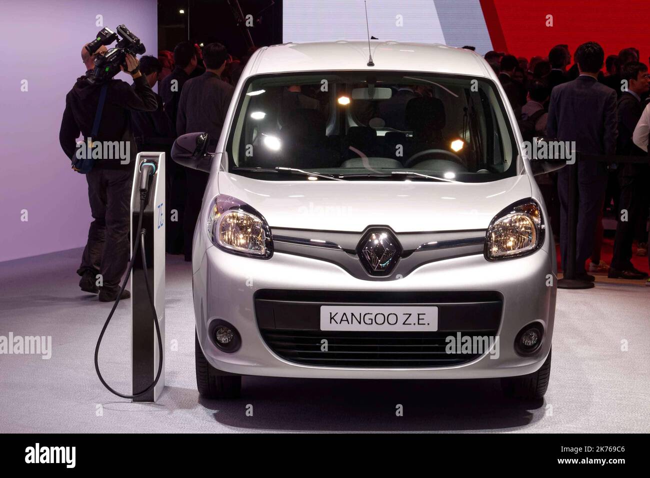 Paris motor show france renault hi-res stock photography and images - Alamy