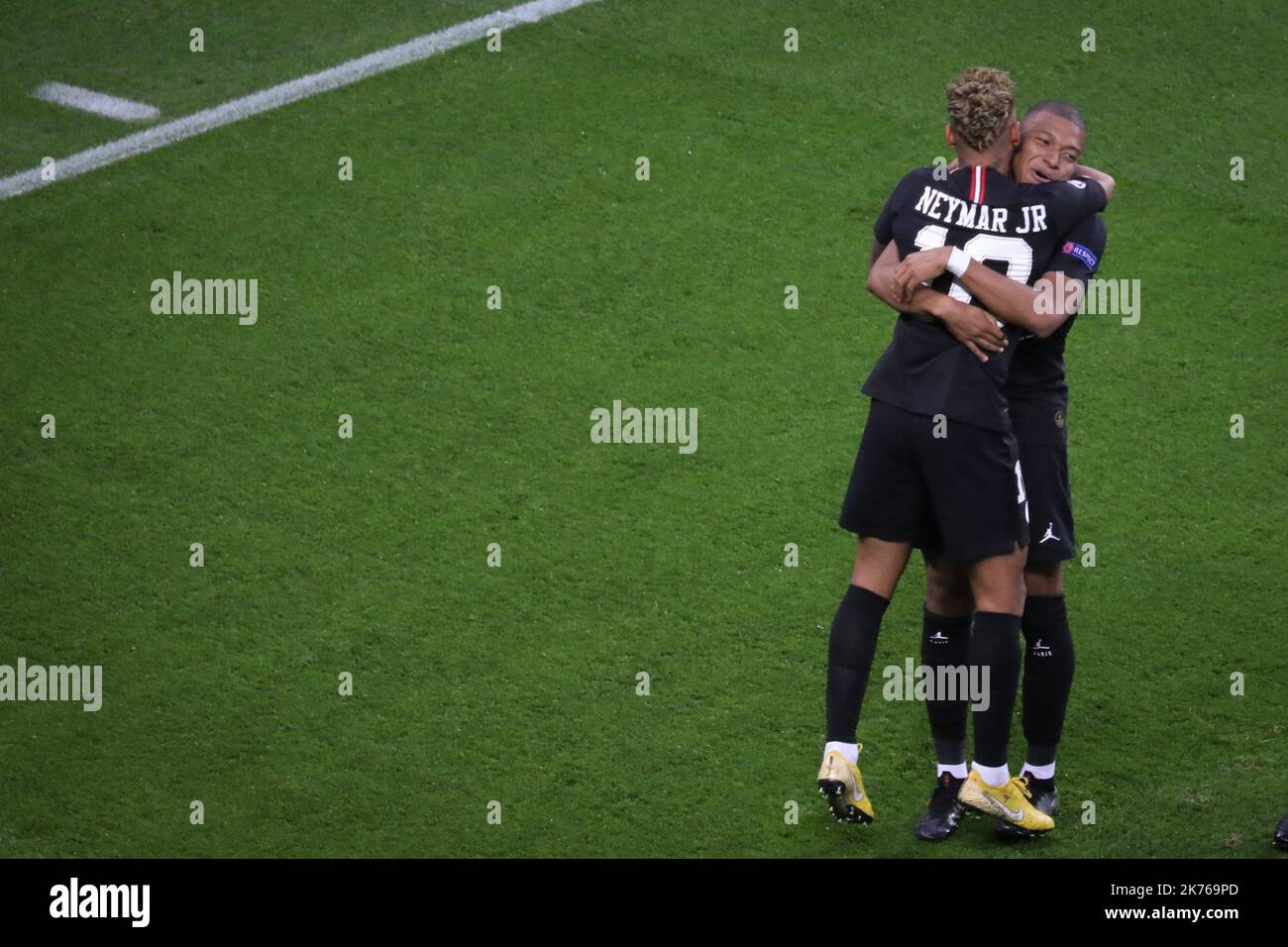 Neymar celebrates UEFA Champions' League football match Paris Saint ...